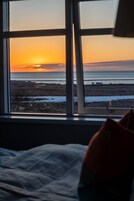 Quarto Duplo, casa de banho privativa | Vista para a praia ou o mar