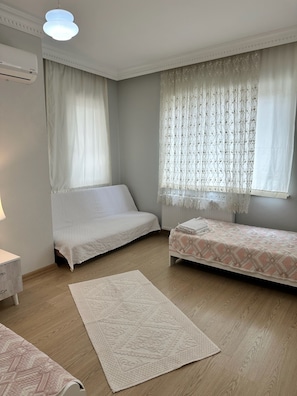 Apartamento grand (2+1) | Escrivaninha, ferros/tábuas de passar roupa, Wi-Fi de cortesia