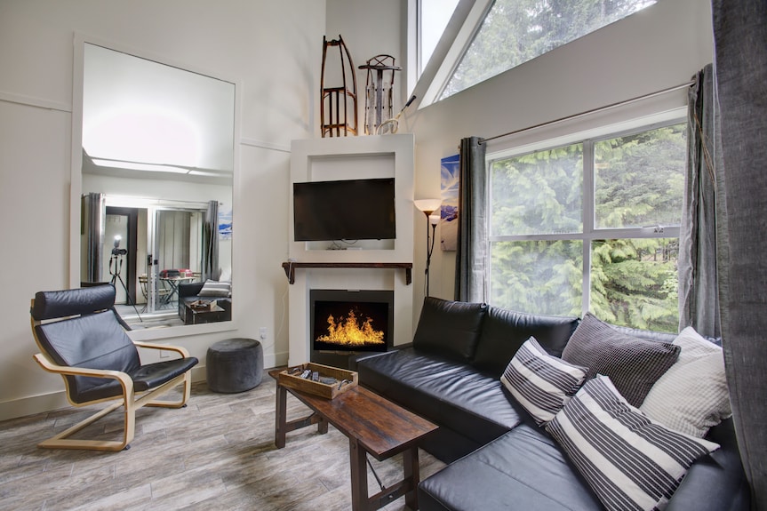 Tranquilforestviews: Close To Everything; Mountains,village,trails,lakes & More! - British Columbia