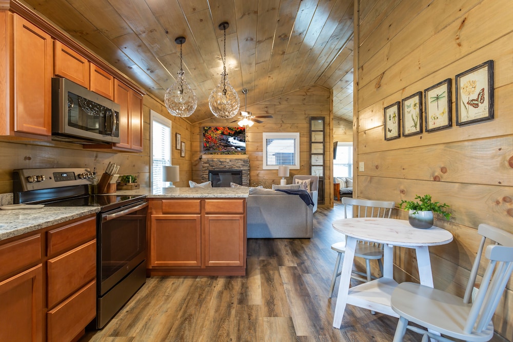 Blue Bird Cottage Pigeon Forge / 10 Mins To Gatlinburg - Great Smoky Mountains National Park