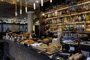Pequeno-almoço tipo buffet diário mediante uma taxa 