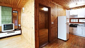 Quarto (Stone 1) | Com decoração personalizada, com mobília individualizada 