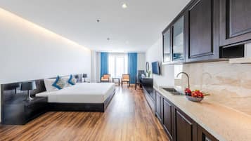 Suíte estúdio design | Frigobar (abastecido com alguns itens grátis), cofres nos quartos