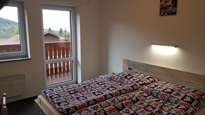 Apartamento conforto, sacada | Roupas de cama premium, espaço de trabalho para notebook