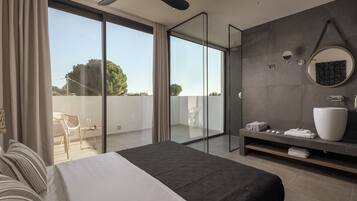 Vila, piscina particular | 3 quartos, cofres nos quartos, escrivaninha