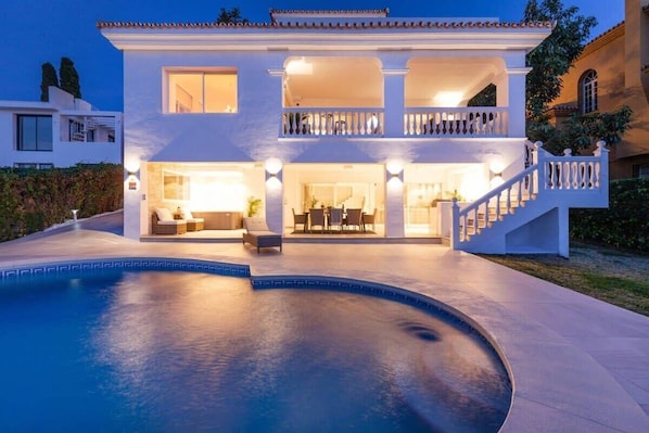 Villa Alva | Luxe Heated Pool Cinema Sunset Views Reviews, Deals ...