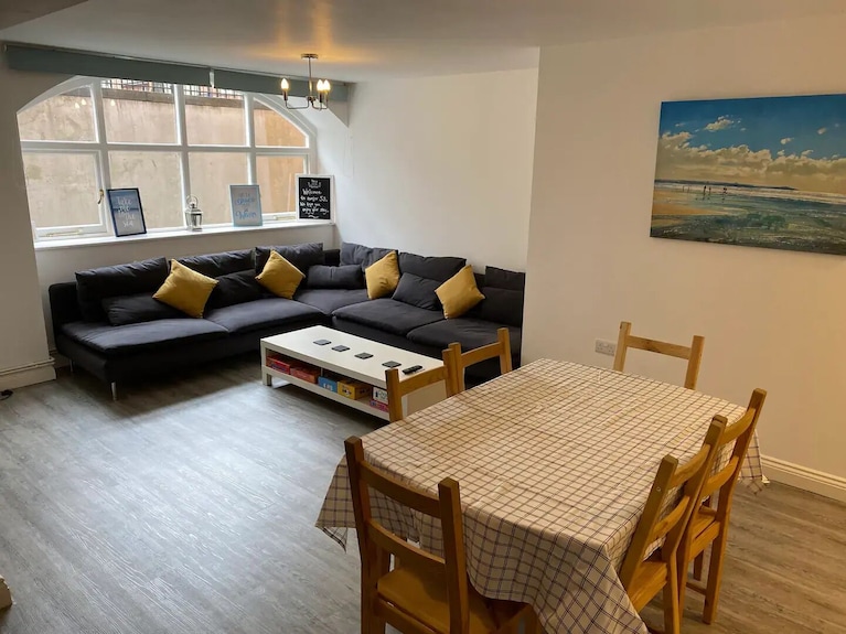 Spacious Historic Apartment - Bournemouth