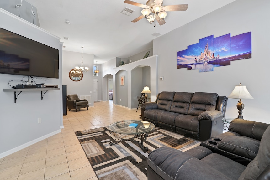 Beautifully Renovated Four Bedroom Villa In Gated Windsor Palms Resort - Florida