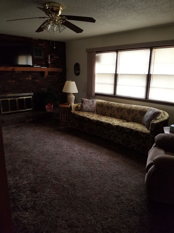 Grandma's House In The Heart Of Goddard - Tanganyika Wildlife Park, Goddard