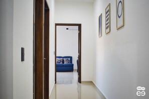 Apartamento Deluxe em Condomínio Fechado, vista parcial para o oceano | 2 quartos, Wi-fi grátis, roupa de cama fornecida