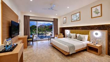 Quarto de Luxo, varanda, vista para a montanha (Pool View) | Secretária, camas desdobráveis, Wi-fi grátis, roupa de cama fornecida