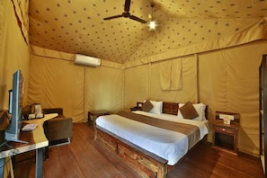 Barraca superluxo | Cofres nos quartos, escrivaninha, Wi-Fi de cortesia, roupa de cama