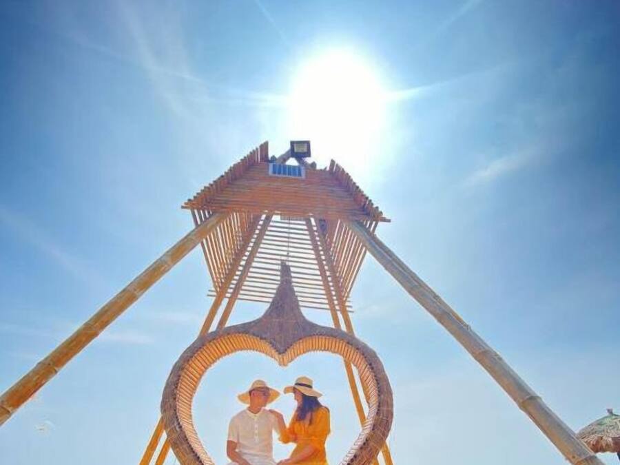 Perto da praia, praia de areia branca, bares na praia