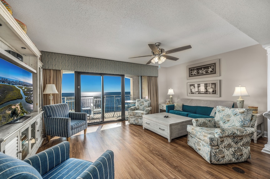 Luxurious Oceanfront Condo At Island Resort-indoor/outdoor Pools, Hot Tubs, Tiki - Myrtle Beach