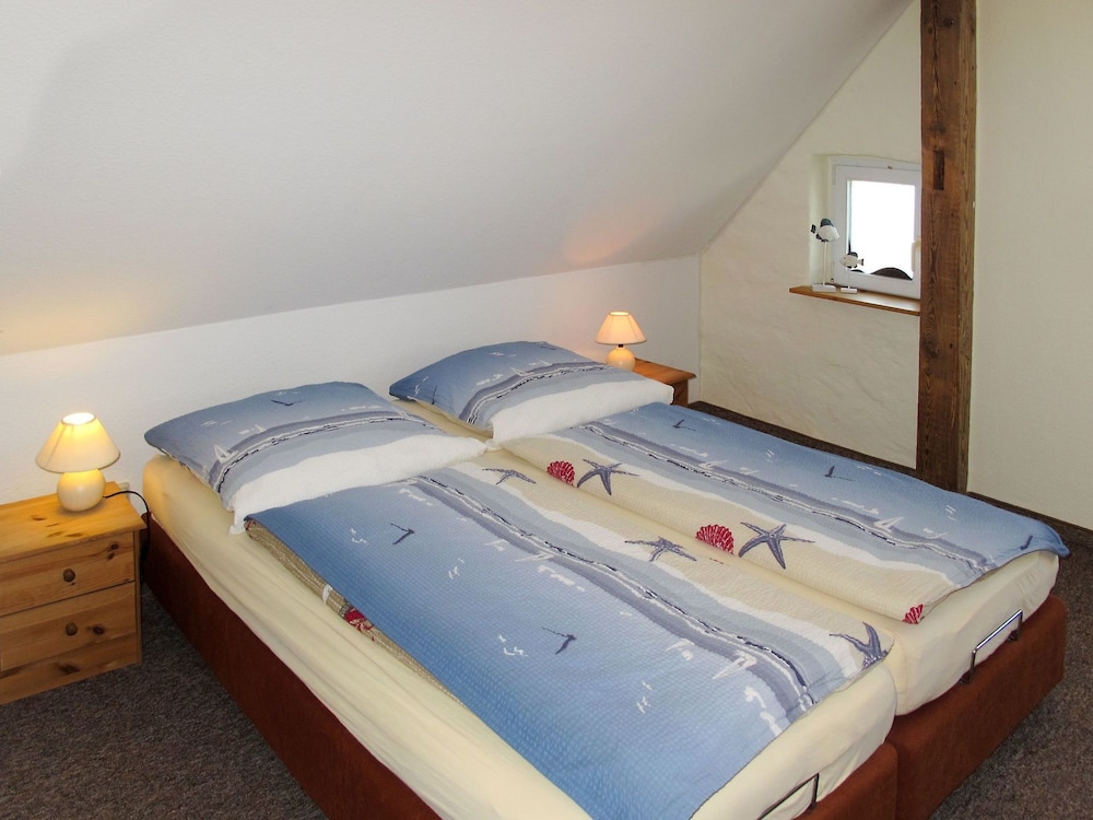Angenehme Wohnung Für 5 Personen Mit W-lan, Tv, Innenhof Und Parkplatz - Schaprode