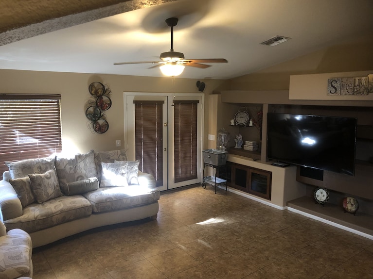 Visit Arizona In Style Enjoy A Heated Pool - 굿이어