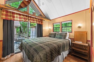 Waterfall Retreat- Cozy Cabin | Individualmente decorados, individualmente mobiliados