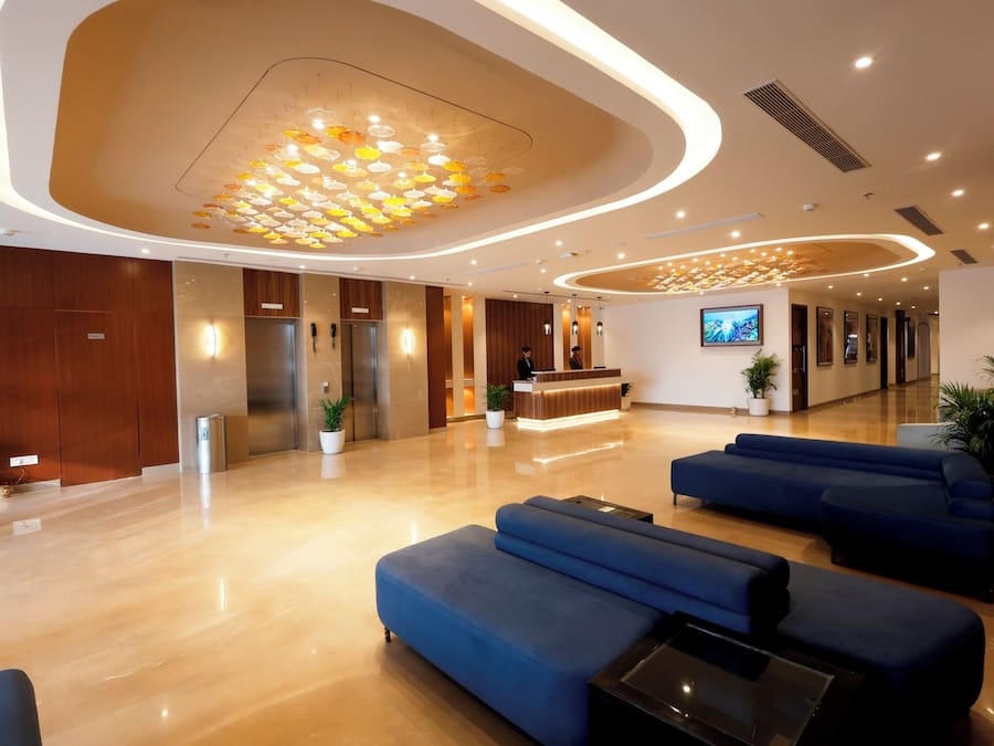 Área de estar no saguão