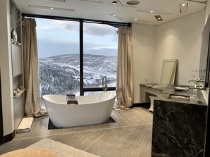 Cozy mountain home!! 18" of snow in 24-48hrs! BOOK NOW! 30 DAY Req'd ...