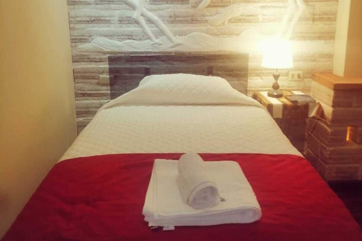 Quarto Individual Básico | Cortinas/cortinados opacos, Wi-fi grátis, roupa de cama fornecida