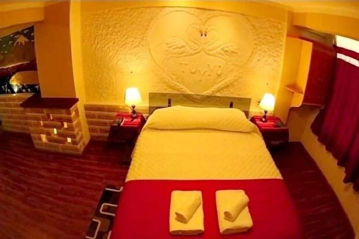 Quarto Duplo Básico | Cortinas/cortinados opacos, Wi-fi grátis, roupa de cama fornecida