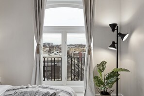 2 quartos, com decoração personalizada, com mobília individualizada 