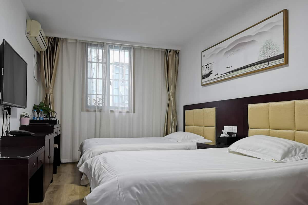 Quarto duplo conforto, para não fumantes | Cortinas blackout, Wi-Fi de cortesia, roupa de cama