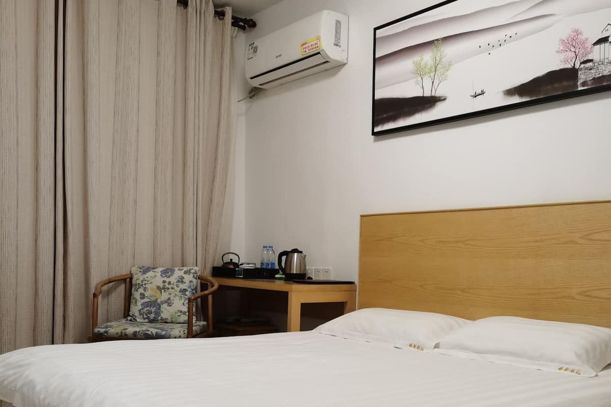 Quarto casal exclusivo, para não fumantes | Cortinas blackout, Wi-Fi de cortesia, roupa de cama