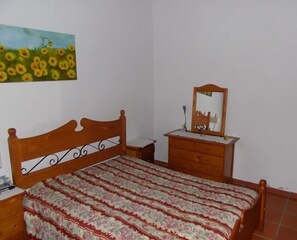 Casa, 3 quartos | 3 quartos, escrivaninha, quartos à prova de som