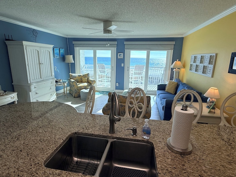 #302- Top Floor, Gulf Front! Now Booking Spring And Summer! Bch Service Incl! - Fort Walton Beach, FL