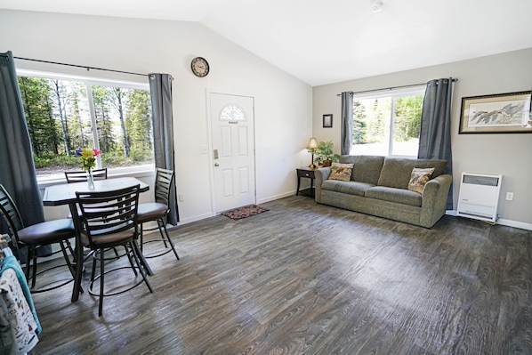 Roupa de alta qualidade, cofre no quarto, com decoração personalizada