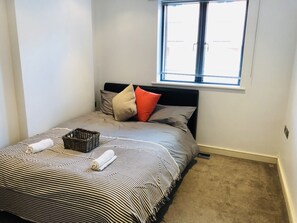 Apartamento | 2 quartos, Wi-Fi de cortesia, roupa de cama