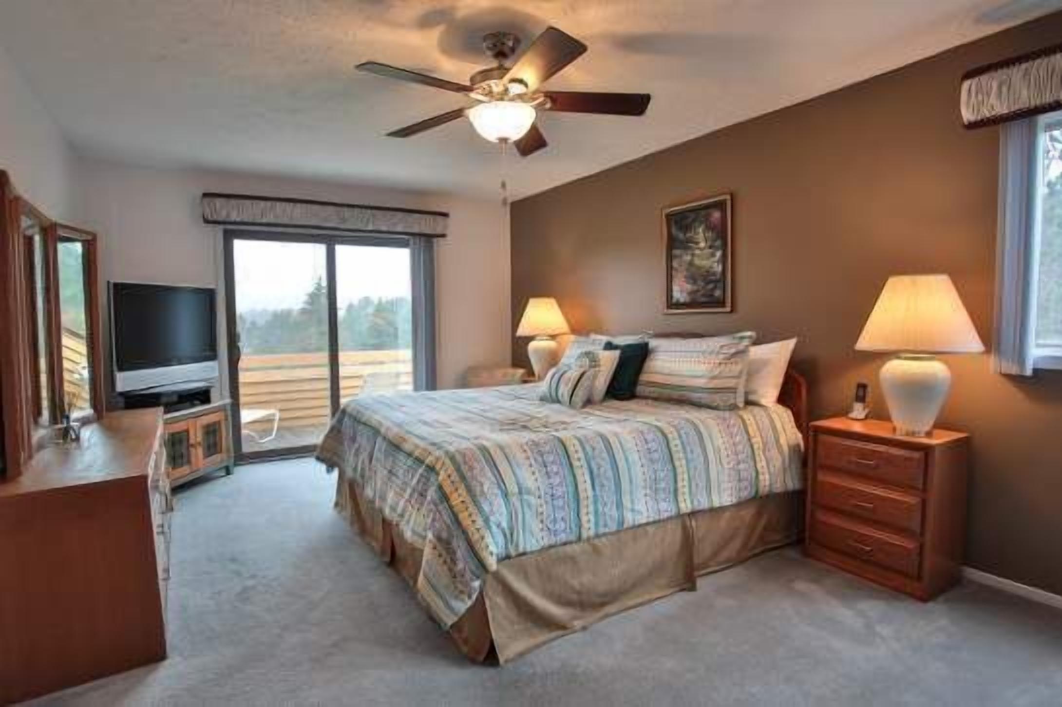 Lake Michigan, Nubs Nob, Boyne, Biking All Nearby. Trout Creek Condo #50 - 3 Bedroom Loft - Harbor Springs, MI