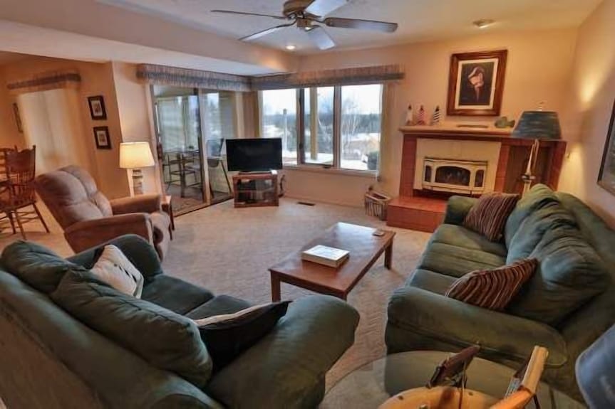 1500 Sq Ft Spacious Condo At Trout Creek - #70 - 2 Bdrm 2 Bath Plus. - Harbor Springs, MI