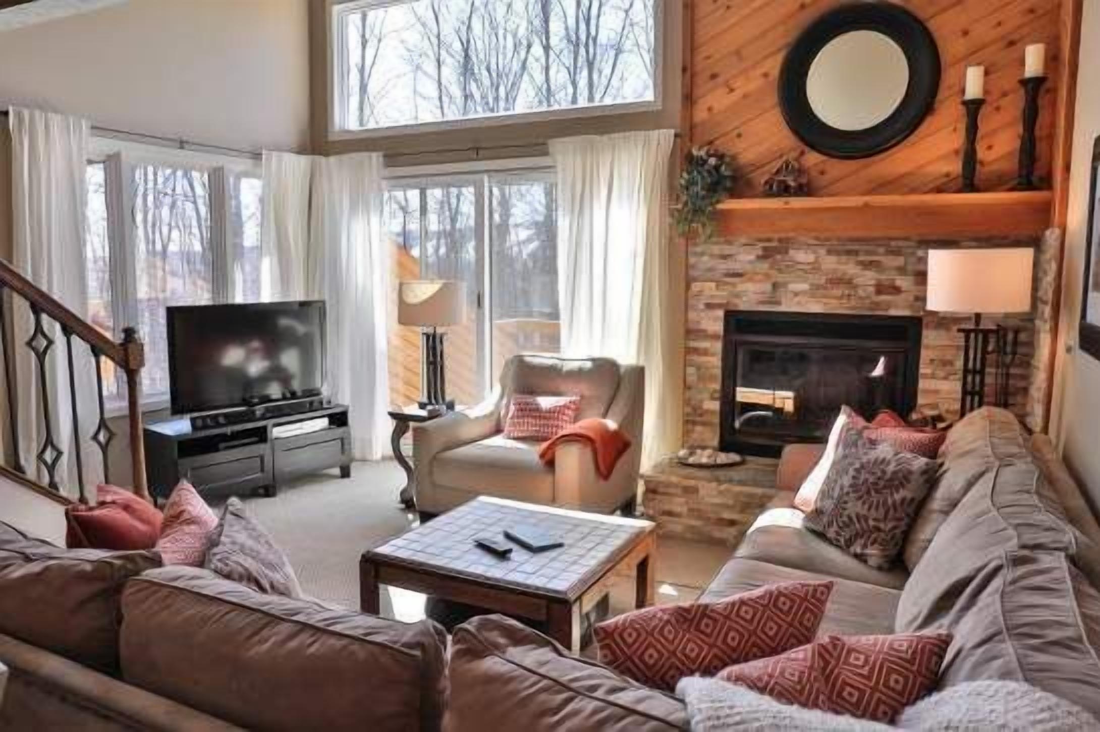 Lovely 2 Bedroom Loft Trout Creek Condo #76. Ski, Golf Discounts Available. Pools, Hot Tubs, Tennis - Harbor Springs, MI