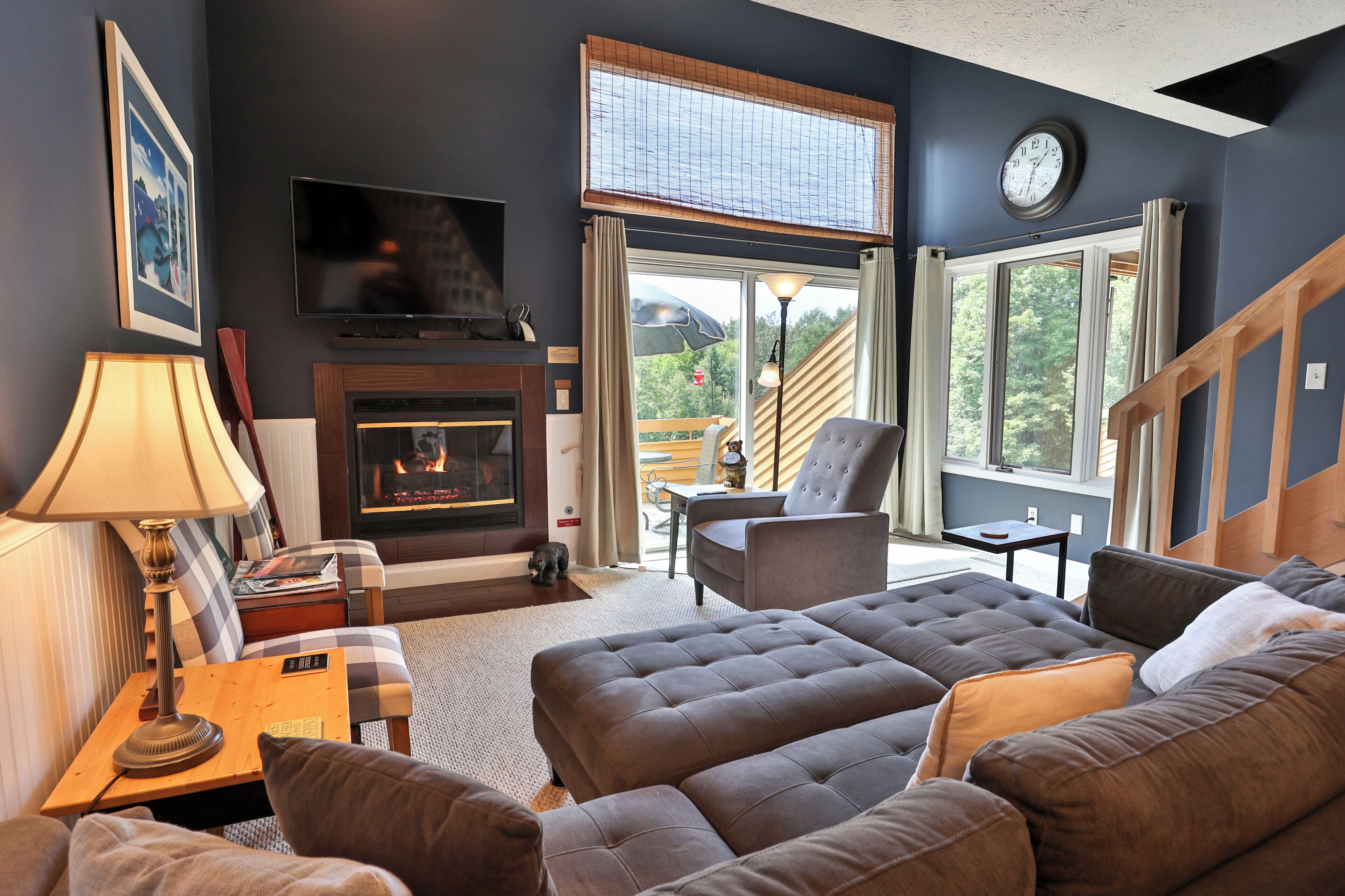 Nicely Decorated Trout Creek Condo #90 - 2 Bedroom Loft. On-site Pools, Hot Tubs, Pickleball, Hiking - Harbor Springs, MI