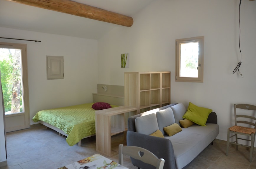 Au Cœur Du Grand Luberon, Gîte Indépendant, Belle Piscine, Calme - Luberon