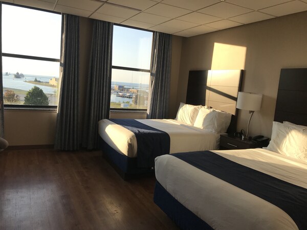 Ariel Broadway Hotel - Vermilion, OH