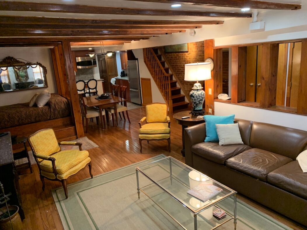 Upper East Side Apartment Within An Elegant Row House