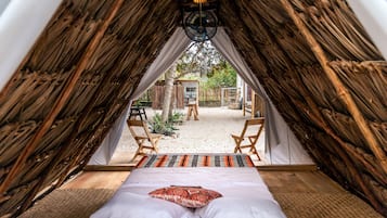 Cabana de Madeira Standard | Com decoração personalizada, roupa de cama fornecida