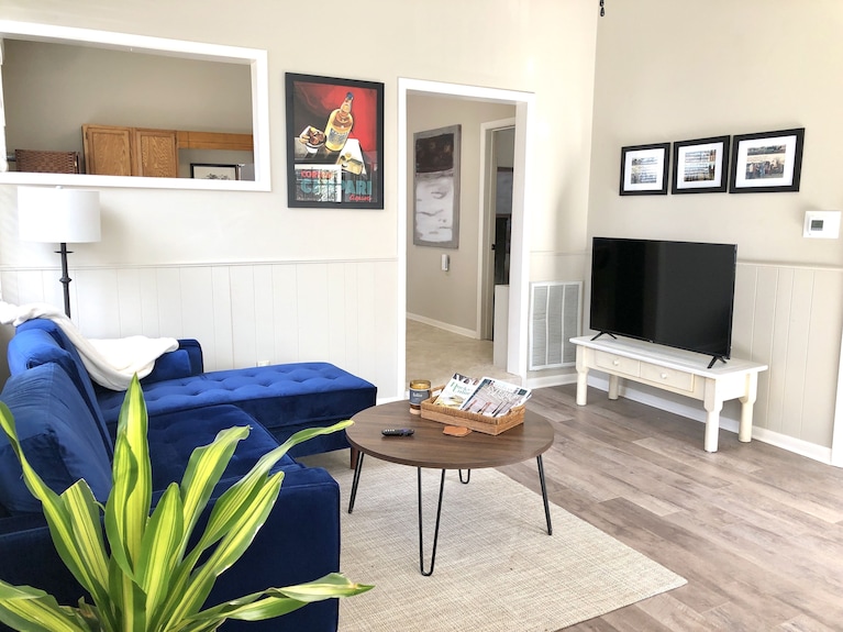 Walk To Downtown! King Bed, Wifi, New Furniture! - 핫스프링스