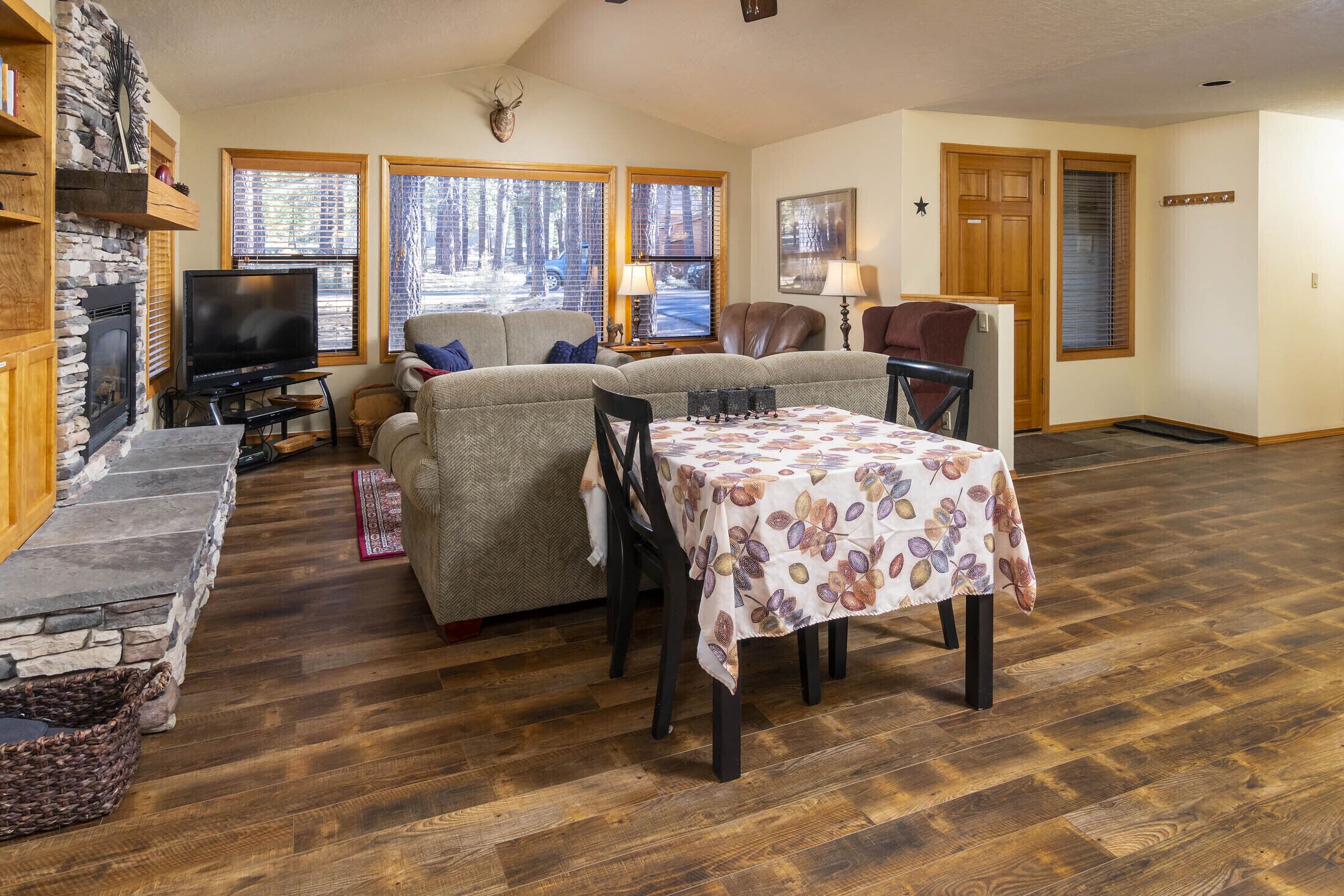 Modern Home Near Fort Rock. Sharc Passes Included.  Dog Friendly With Pet Fee - 선리버