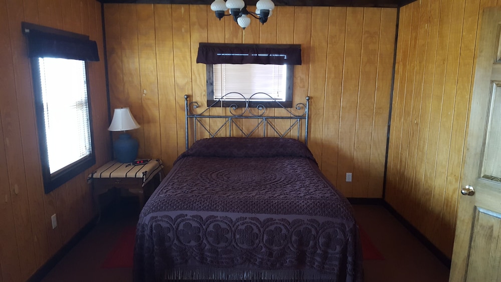 Grandma's Cabin At Stockton Lake, Stockton Missouri. - Stockton State Park, Dadeville