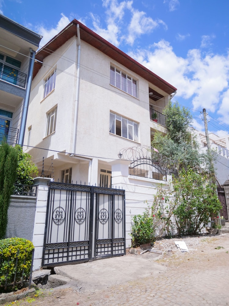 Brusali Guest House - Addis Ababa