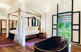 Suíte luxo, 2 quartos (Negri Sembilan House) | Frigobar, cofres nos quartos, cortinas blackout