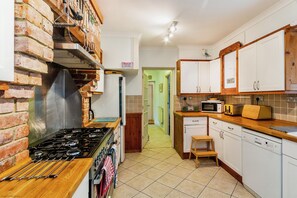 Casa de campo | Cozinha privada | Fogão, cooktop, lava-louças, cadeirão de bebê