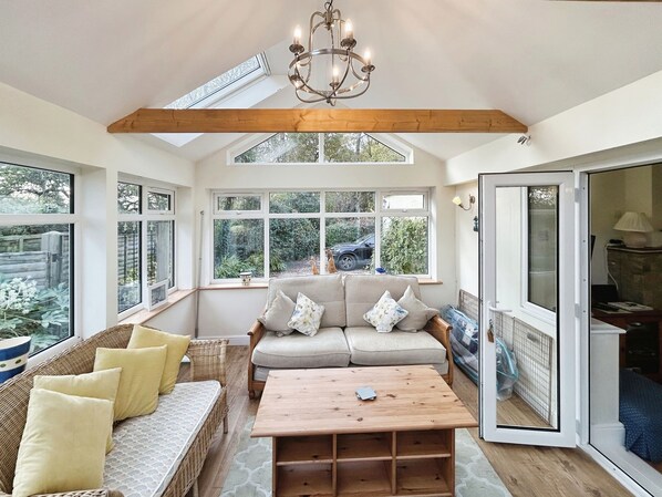 Casa de campo | Área de estar | TV LCD, lareira, DVD player