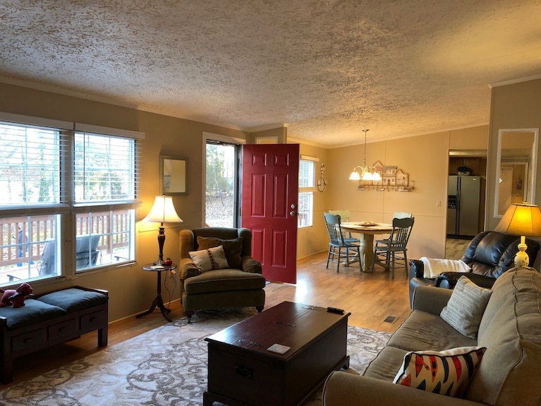 Charming 3br 2ba Lakefront Lake Norman Home With Beach & Dock (Sleeps 10) - Lake Norman, NC