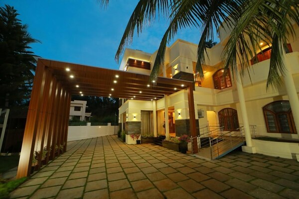 White Gate Luxury Hotel - Coorg (Kodagu)