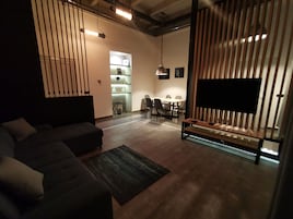 Apartamento Design | Sala de estar | Smart TV de 40 polegadas com canais por cabo, televisor